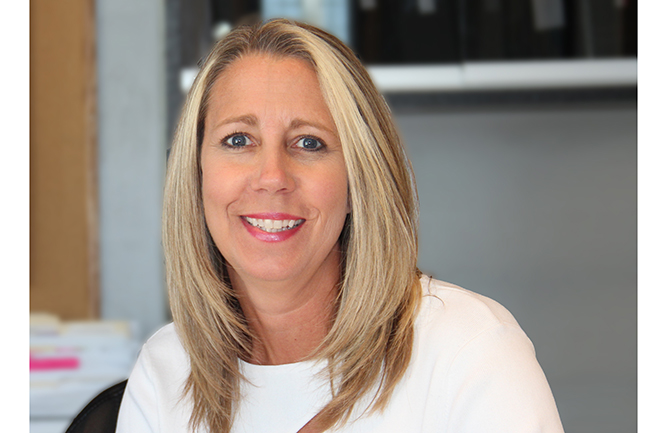 Ellen Davis receives Perry O. Dye Service Award from GCBAA | Golfdom